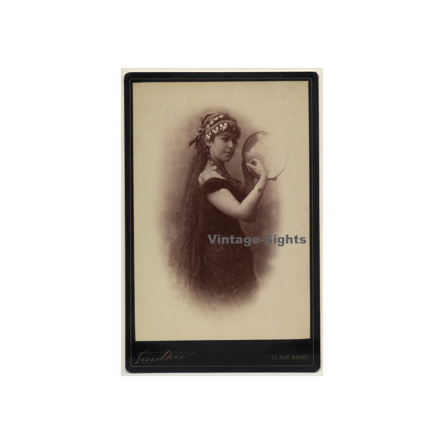 Günther / Bruxelles: Mme Hollanders / Headdress - Tambourine (Vintage ...